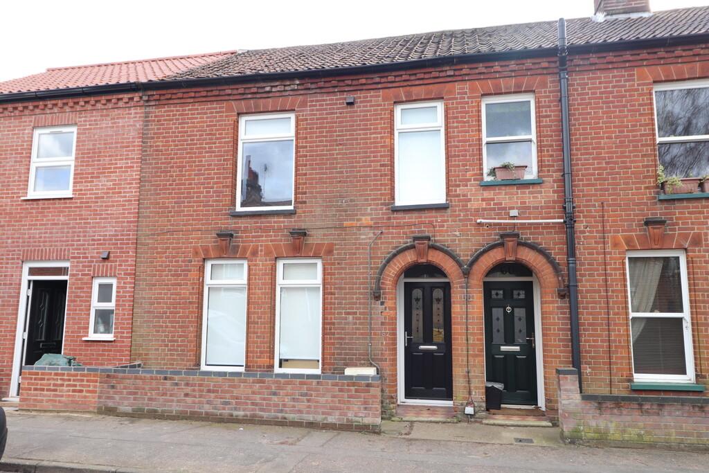 Mousehold Street 3 bed terraced house - £1,896 pcm (£438 pw)