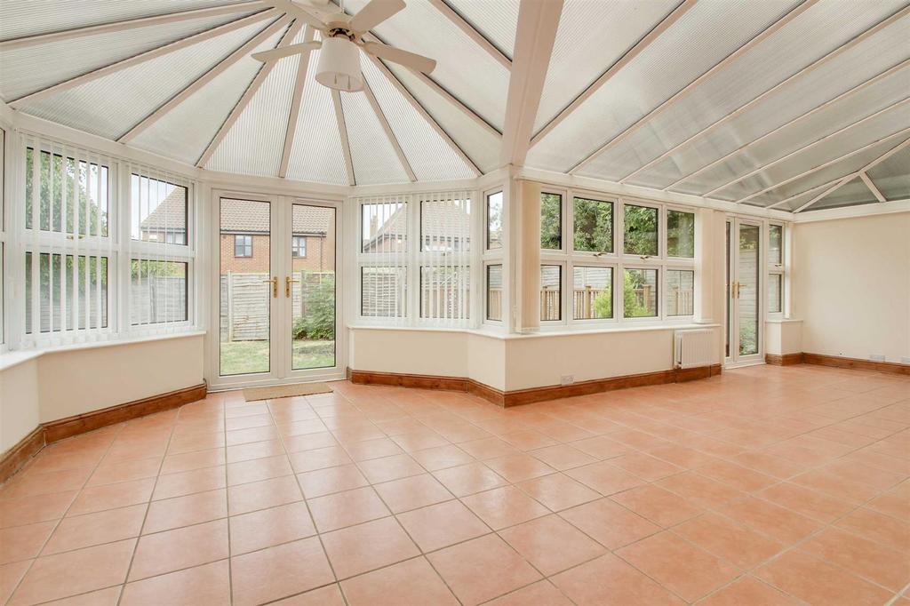 Nuneham Grove, Westcroft 4 bed detached house - £2,100 pcm (£485 pw)