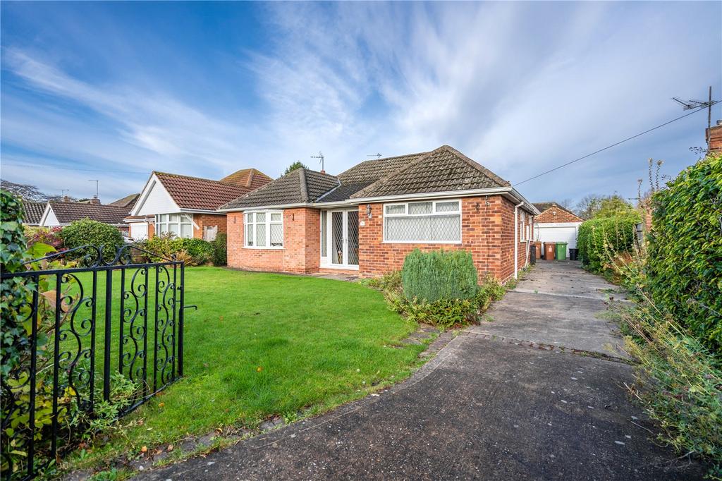 Thirkleby Crescent, Grimsby... 3 bed bungalow - £250,000