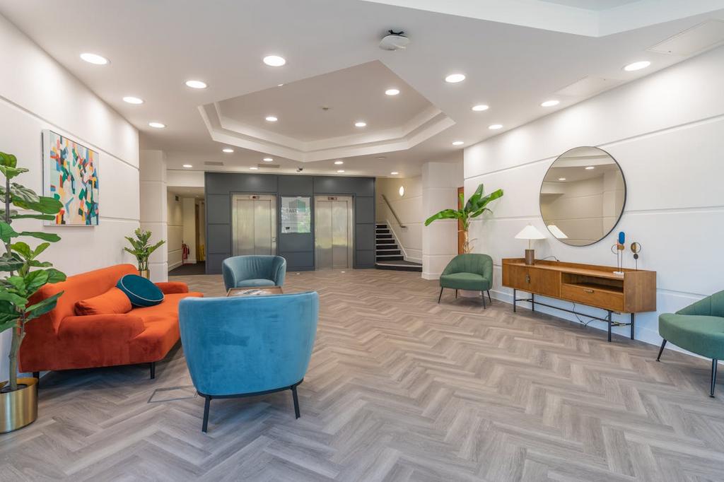 Chertsey Gate, London Street... Office