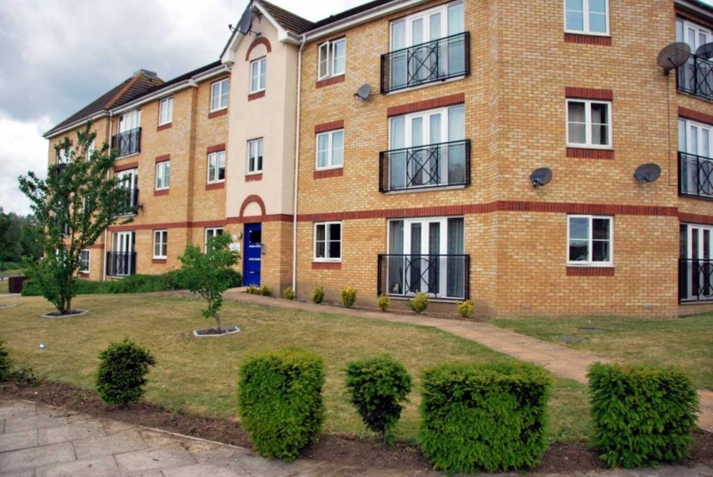 Foxglove Path, London, SE28 0LR 1 bed apartment - £204,995