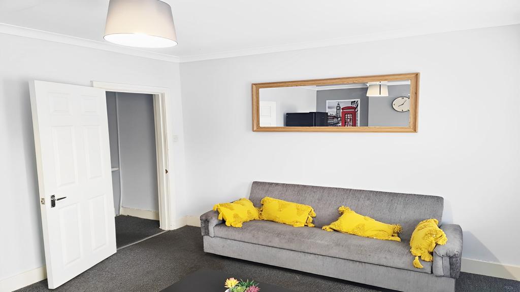 READING, RG30 1 bed flat - £1,447 pcm (£334 pw)
