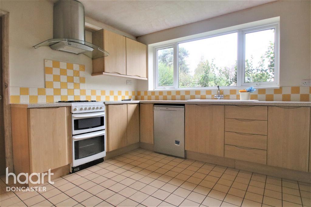 Station Road, Doncaster 4 bed detached house - £320,000