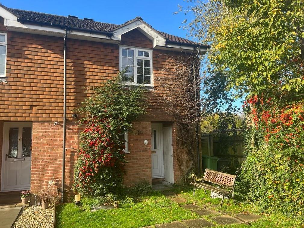 Basingstoke, Hampshire, RG24 2 bed end of terrace house - £260,000