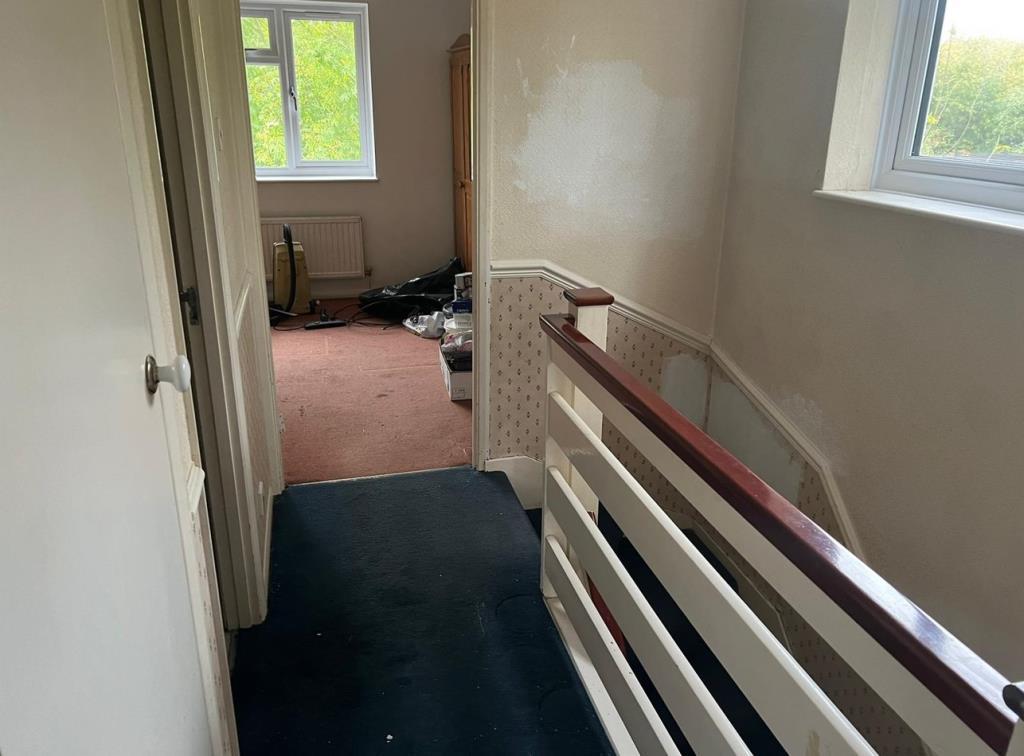 Basingstoke, Hampshire, RG24 2 bed end of terrace house - £260,000