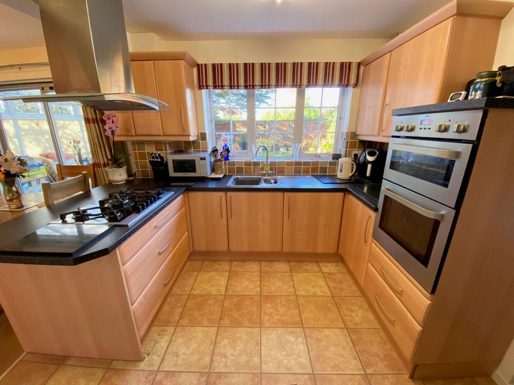 Avebury Way, East Hunsbury... 3 bed detached house - £340,000