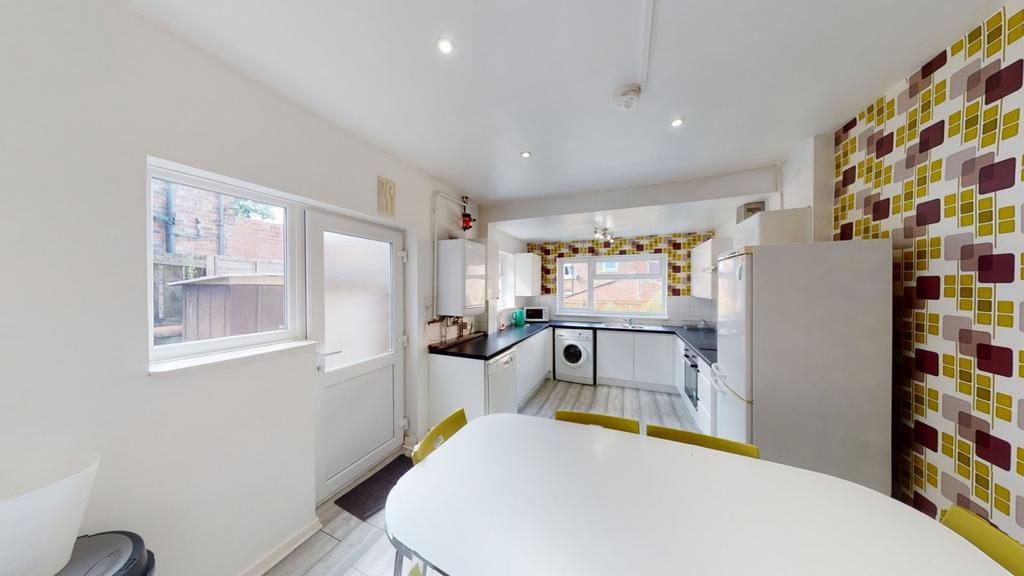 33 Derby Grove, Lenton, Nottingham... 5 bed semi-detached house to rent ...