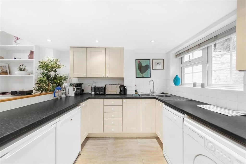 Sutherland Street, Pimlico, London, SW1V 2 bed flat - £2,817 pcm (£650 pw)