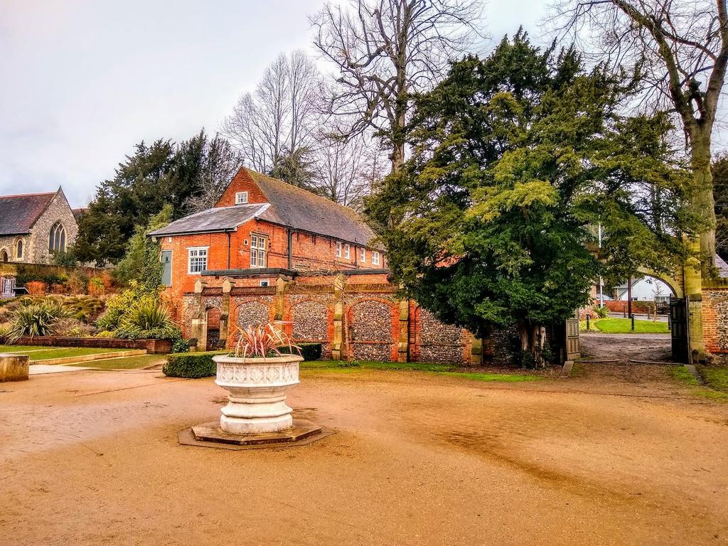 Caversham Court, Church Road... Office