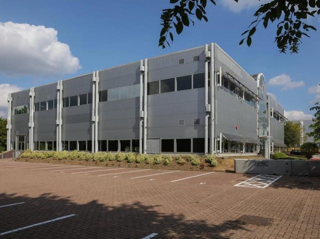 Phoenix House, Cookham Road Off... Office