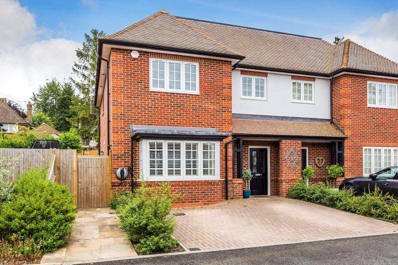 Smith Grove, Great Bookham, KT23 4 bed semi-detached house - £799,950