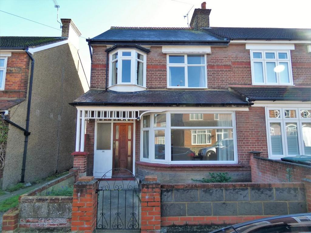 Meadow Road, Gravesend, DA11 7LR 3 bed end of terrace house - £350,000
