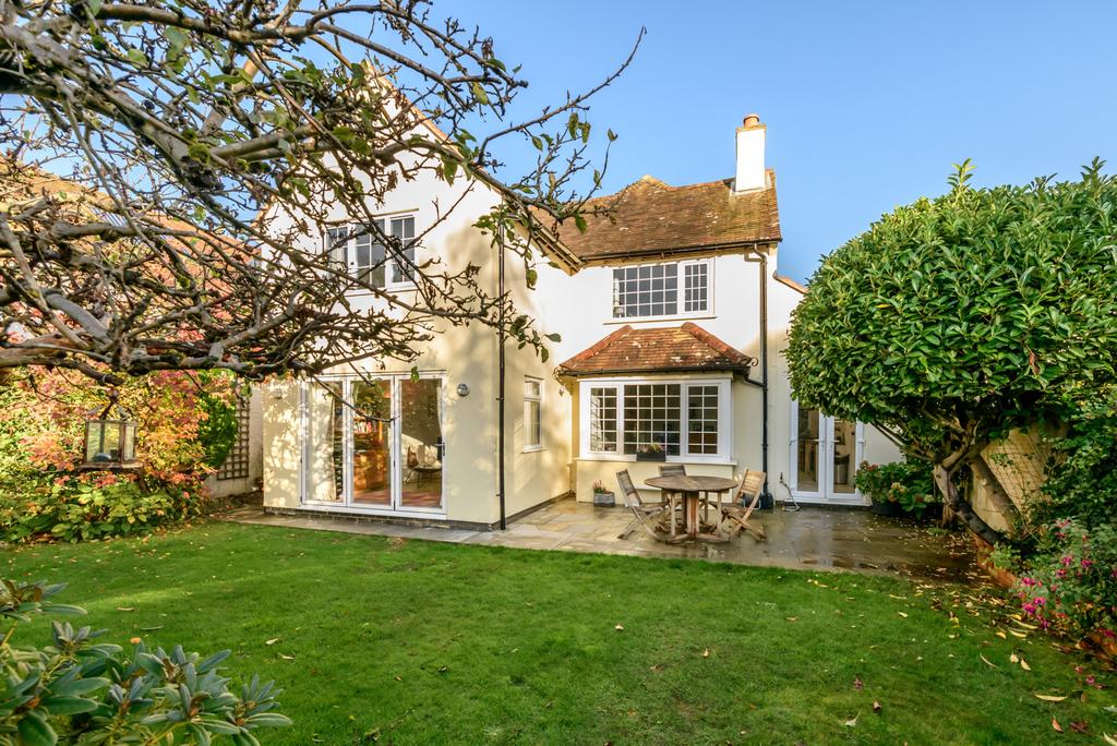 Edward Road, Farnham, GU9 4 bed detached house - £865,000