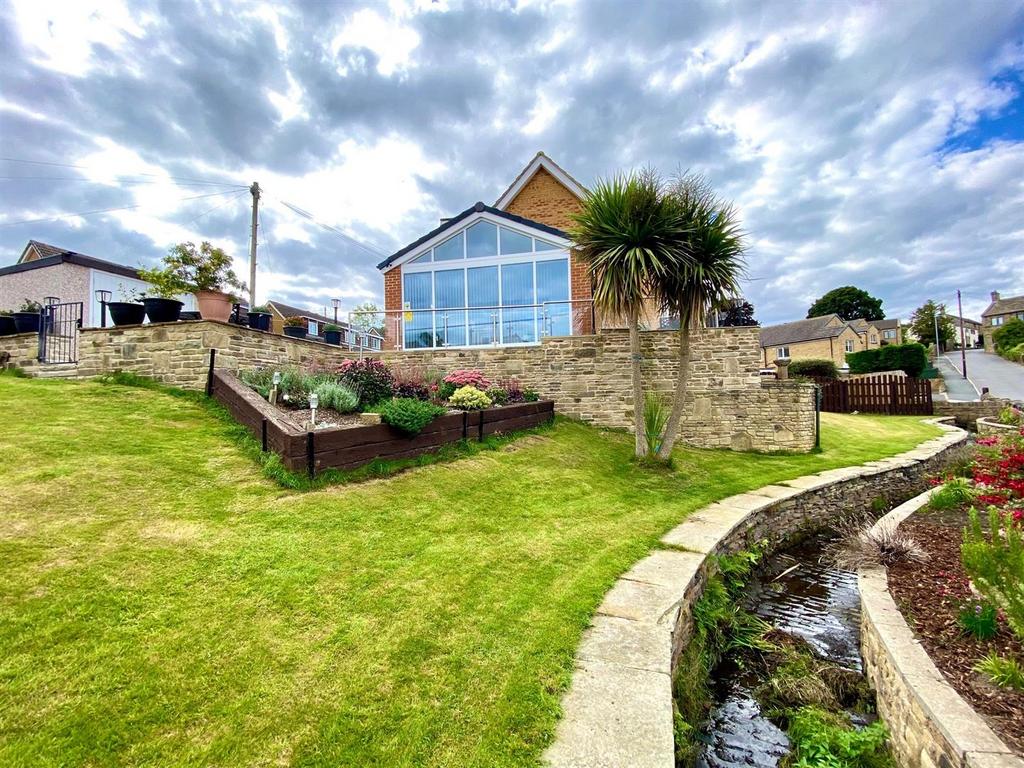 Bank Hall Grove, Shepley, Huddersfield 4 bed semi-detached house - £325,000