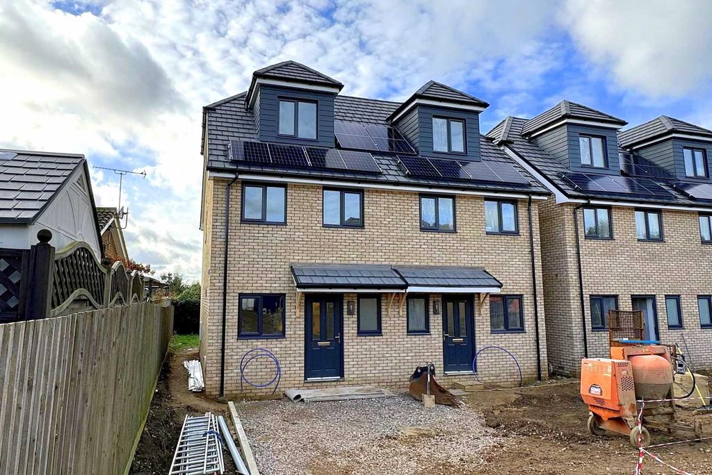 PLOT 3 * BRAND NEW AND COMING SOON... 3 bed house - £425,000