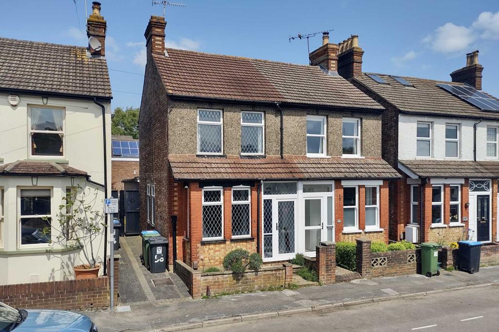 Kingsland Road, Boxmoor 2 bed semi-detached house - £500,000