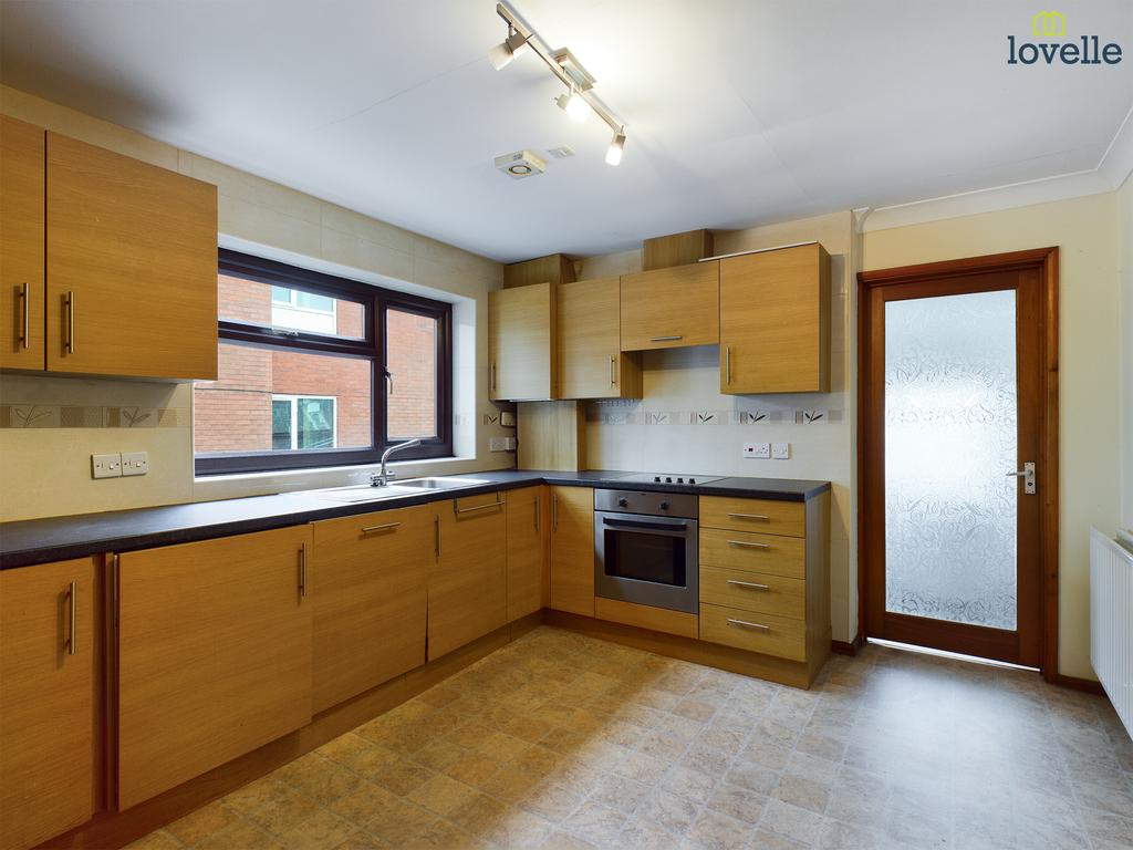High Street, Lincoln, LN5 3 bed flat - £725 pcm (£167 pw)
