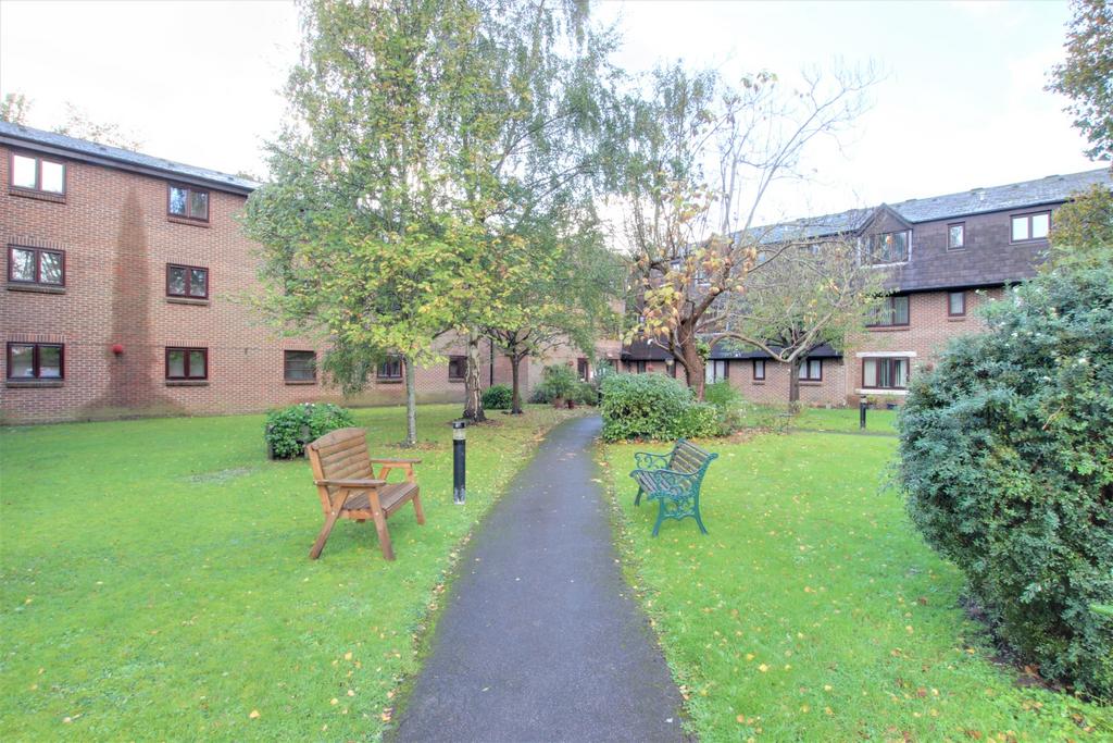 East Street, Havant 1 bed flat - £110,000