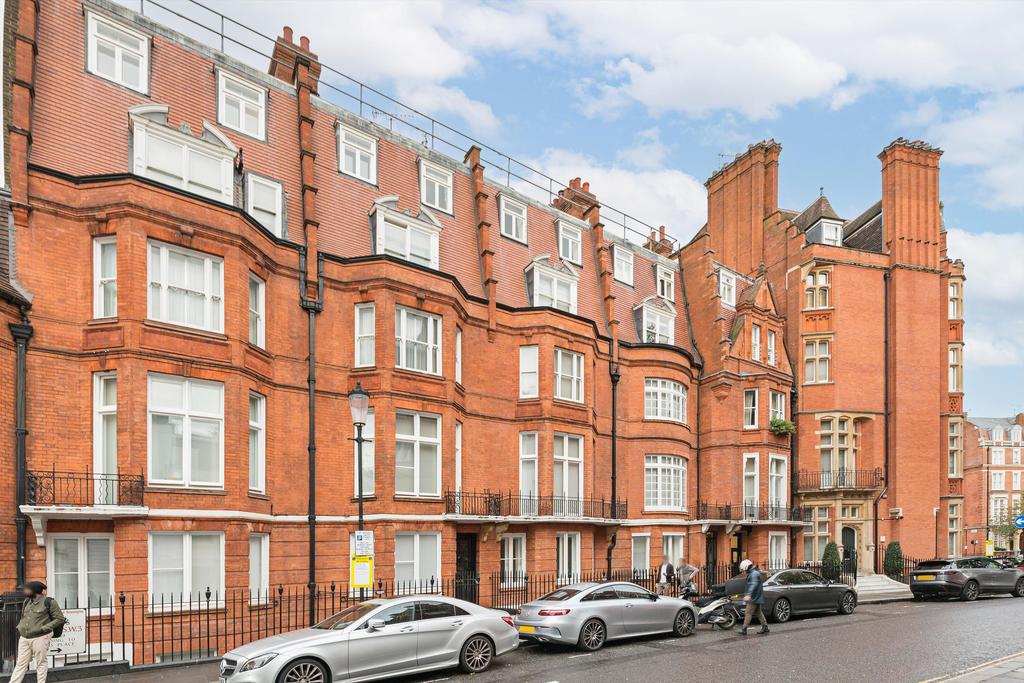 Hans Road, London, SW3 Studio - £2,145 pcm (£495 pw)