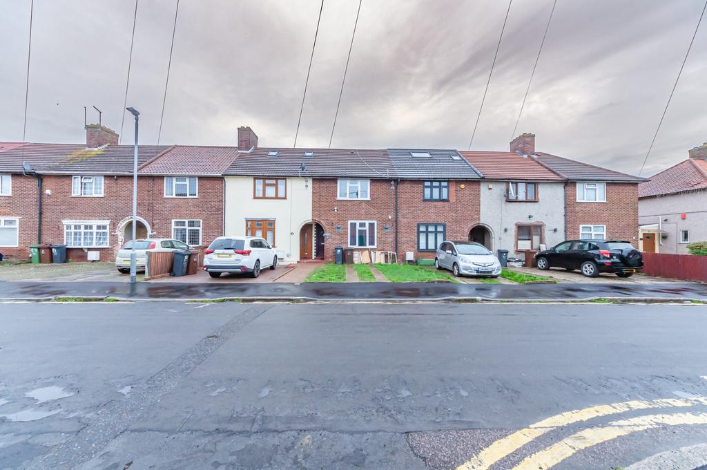 Chaplin Road, Dagenham, RM9 2 bed terraced house - £335,000