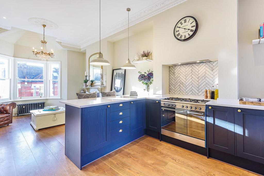 Devereux Road, Battersea 3 bed flat - £1,325,000