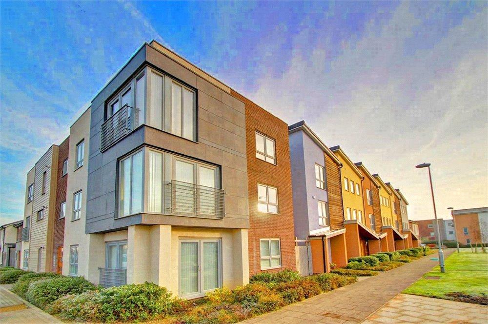February Courtyard, North Side... 2 bed apartment - £900 pcm (£208 pw)