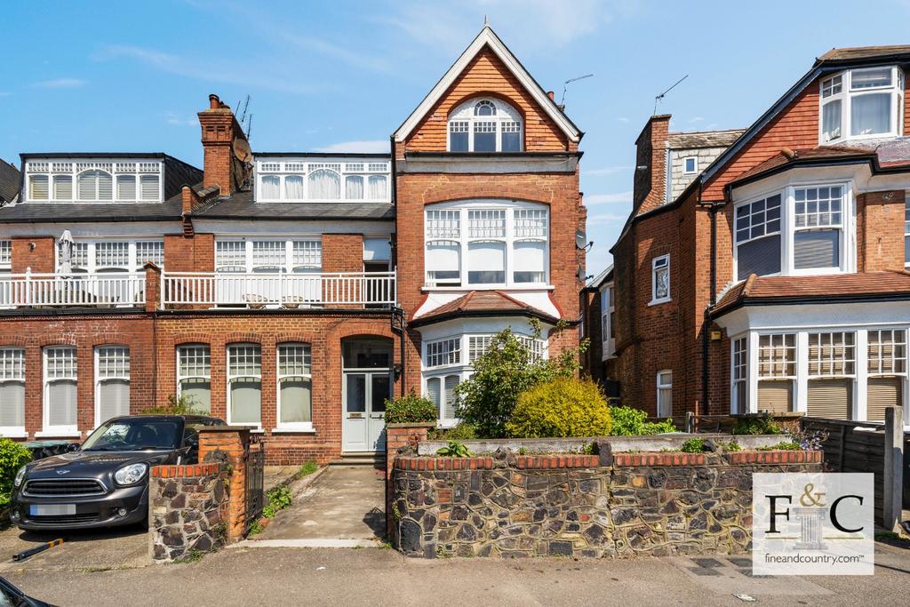 Princes Avenue, N10 2 bed ground floor flat - £1,100,000