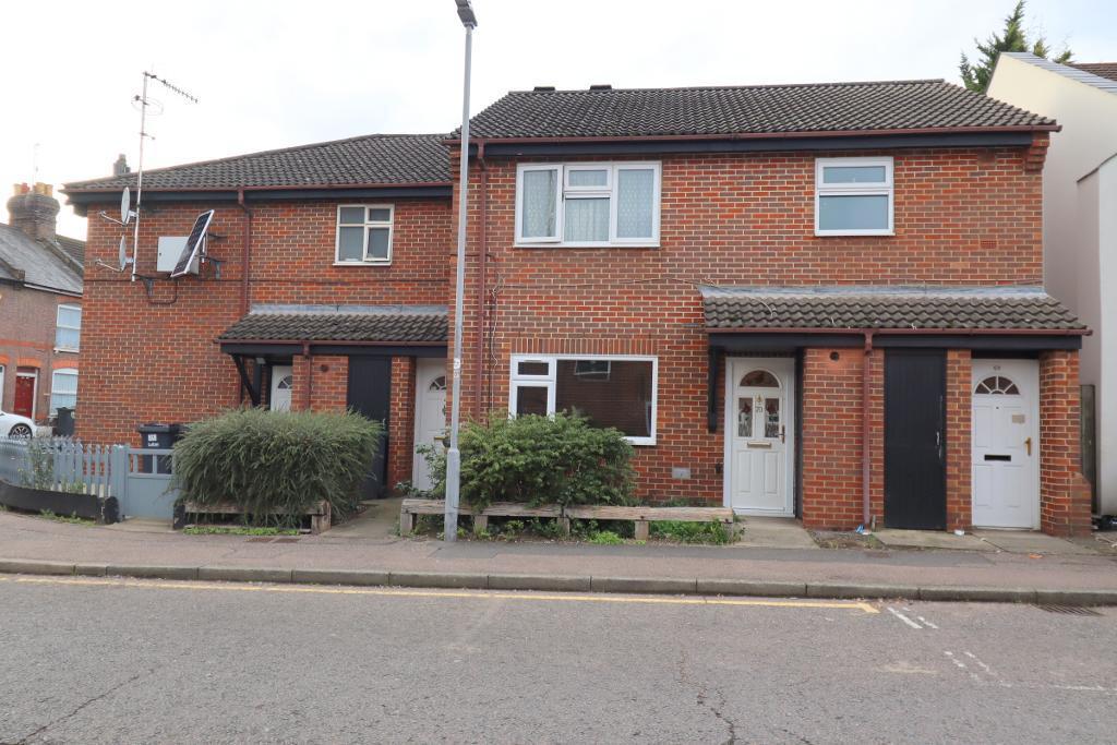 Salisbury Road, Luton, Bedfordshire... 1 bed maisonette - £147,500