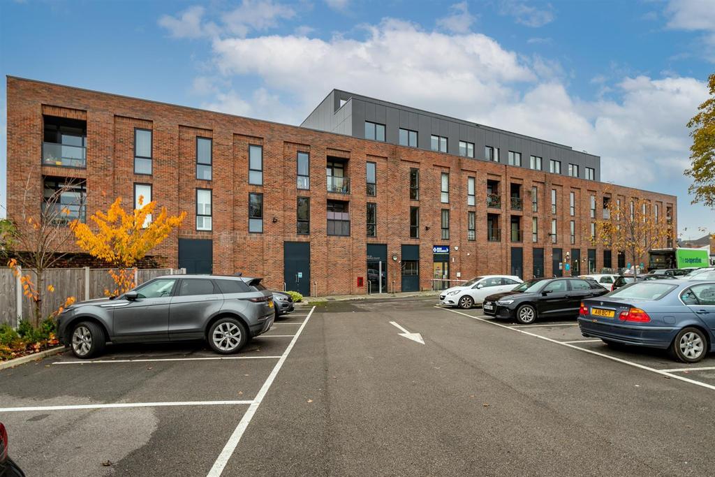 Maple Court, Cross Street, Sale 2 bed apartment - £995 pcm (£230 pw)