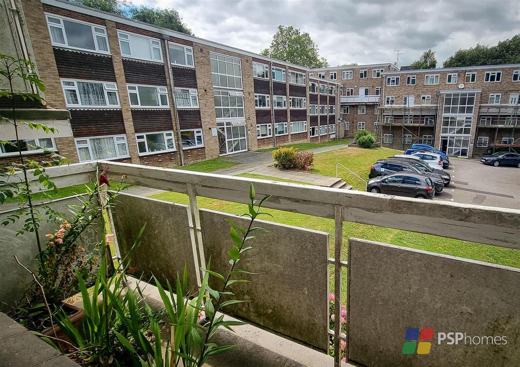 Perrymount Road, Haywards Heath 2 bed flat for sale - £215,000