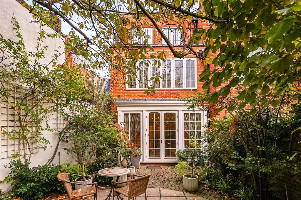 Astell Street, London 3 bed house - £10,833 pcm (£2,500 pw)