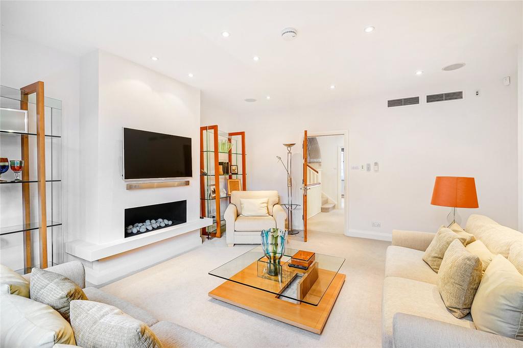 Astell Street, London 3 bed house - £10,833 pcm (£2,500 pw)