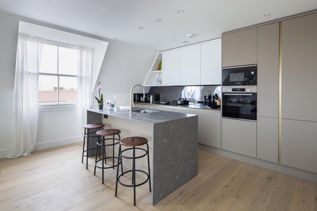 Whetstone Square, London 3 bed flat - £1,070,000
