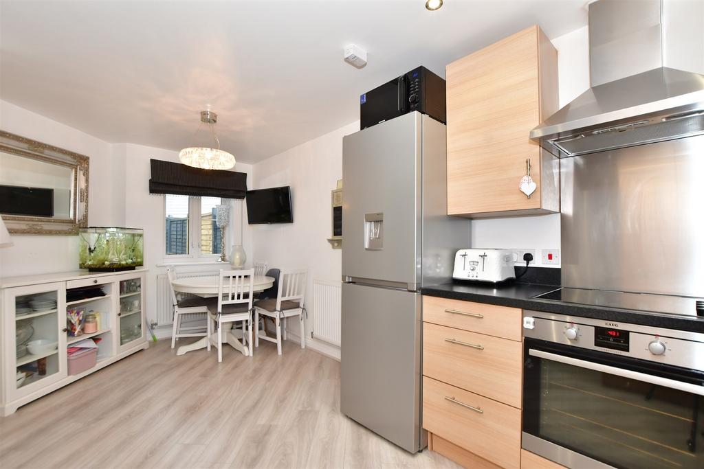 Fieldfare Drive, Maidstone, Kent 3 bed semi-detached house - £350,000