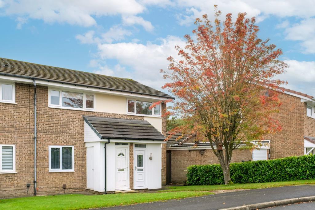 Rushey Field, Bromley Cross, Bolton... 2 bed apartment - £595 pcm (£137 pw)