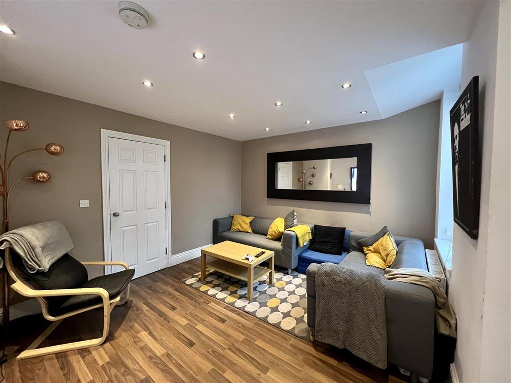 Deuchar Street, Newcastle Upon Tyne 6 bed house - £2,867 pcm (£662 pw)
