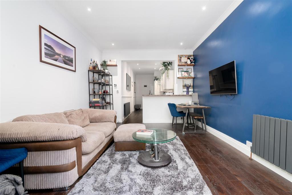 Acol Road, South Hampstead NW6 1 bed flat - £1,993 pcm (£460 pw)