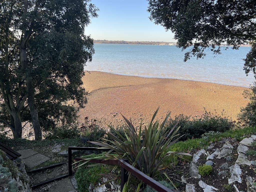 Netley Cliff, Victoria Road, Netley Abbey, SO31 5JZ 2 bed apartment for ...