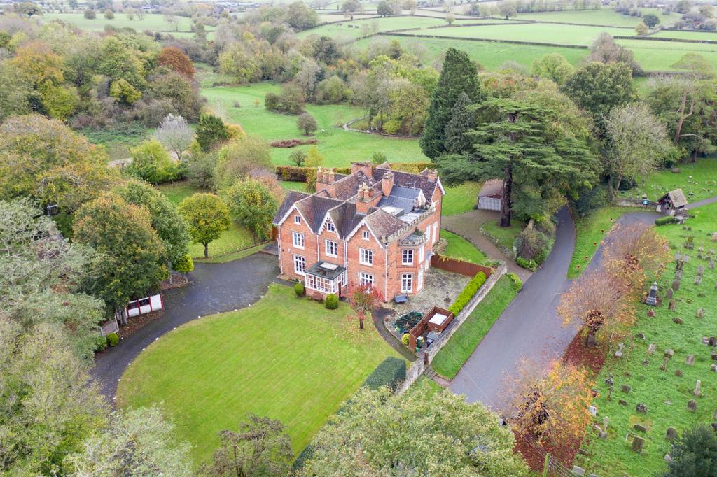 Village Green, Inkberrow WR7 4DZ 4 bed semi-detached house - £850,000
