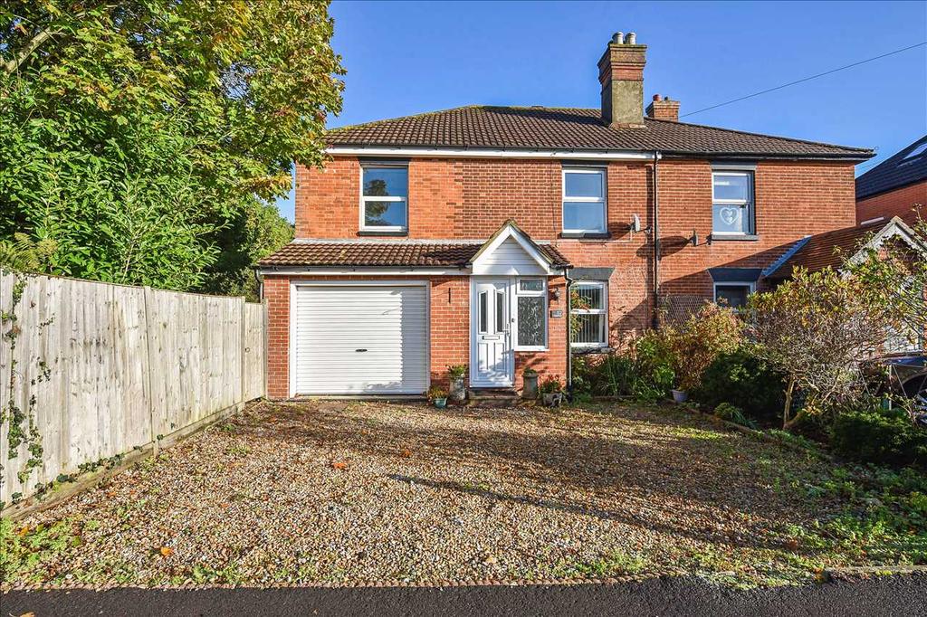 Heath Road, Locks Heath 4 bed cottage - £450,000