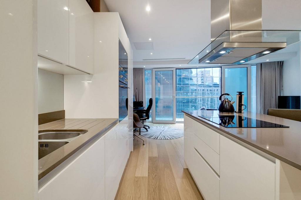 Arena Tower, Canary Wharf, London, E14 1 bed flat - £475,000