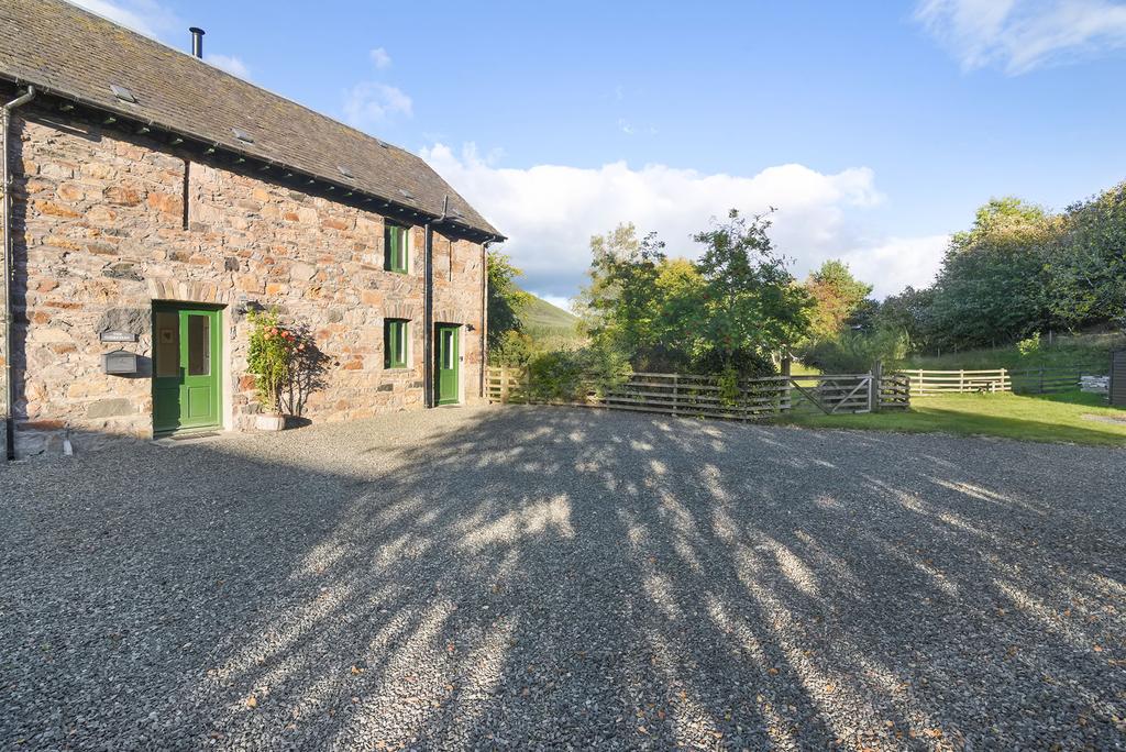 Comrie Farm, By Keltneyburn PH15 3 bed barn conversion - £1,650 pcm (£ ...