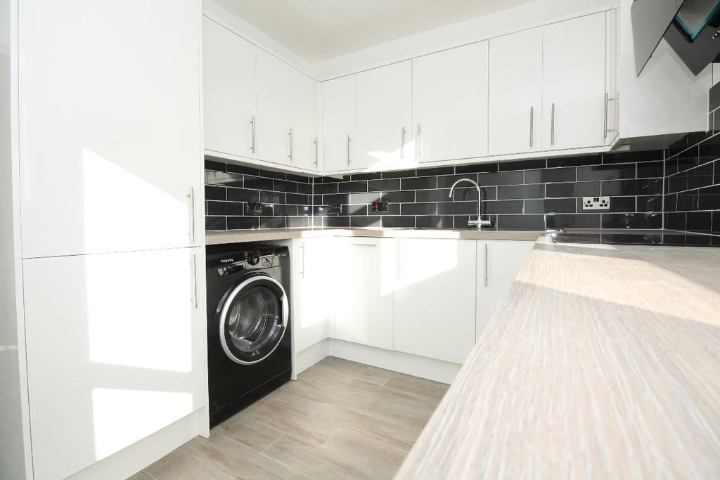 Dorrington Point, Bromley High... 2 bed flat - £2,050 pcm (£473 pw)