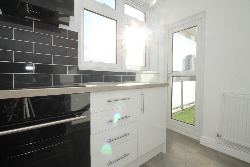 Dorrington Point, Bromley High... 2 bed flat - £2,050 pcm (£473 pw)