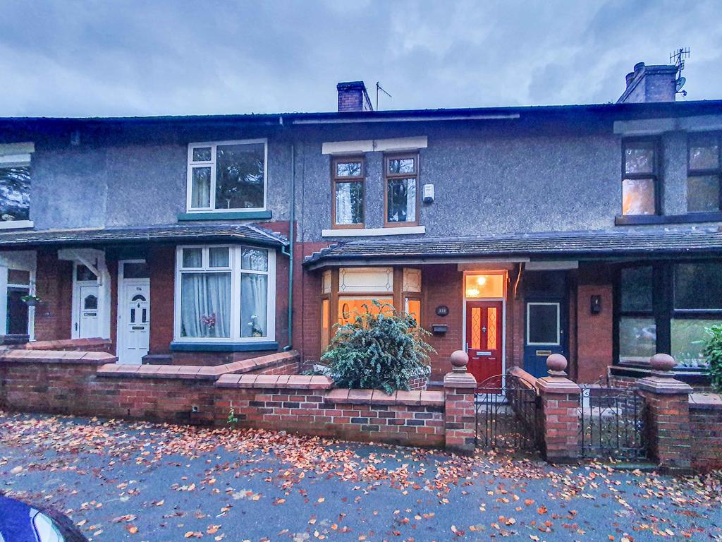 Rochdale Road, Royton, OL2 2 bed terraced house - £174,950