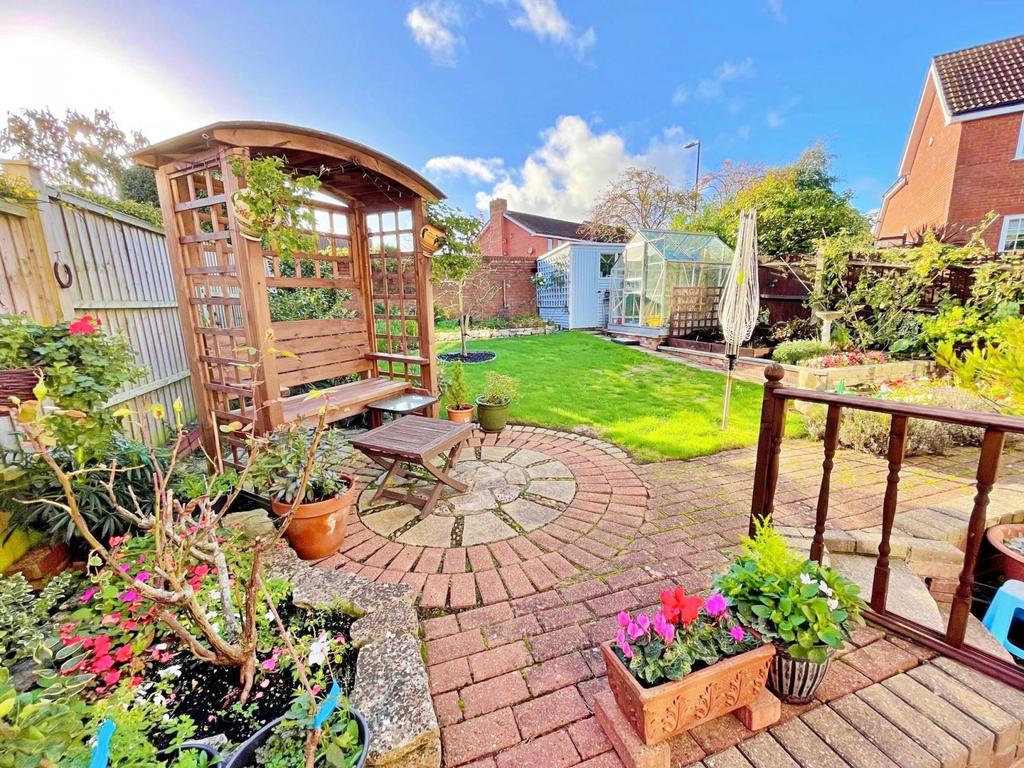 Littledown 3 bed detached house - £485,000