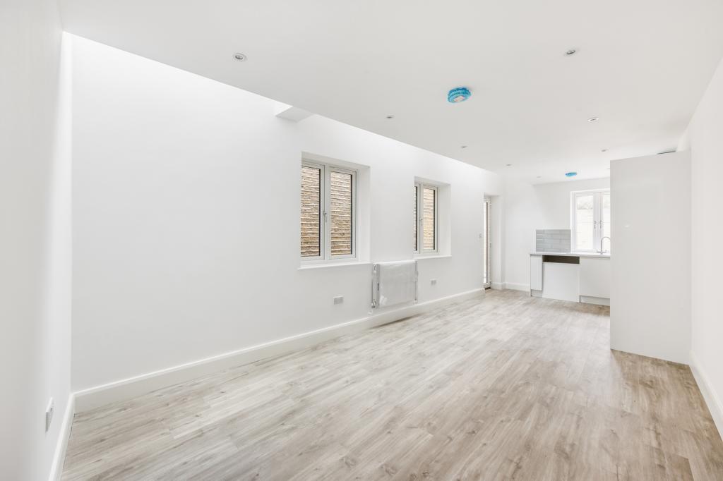 Boston Road, Hanwell, W7 2 bed flat - £1,650 pcm (£381 pw)