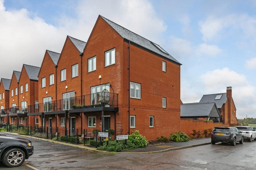 Roman Drive, Winchester, SO22 4 bed end of terrace house - £600,000