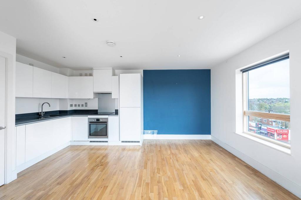 DERRY COURT, Streatham, London, SW16 2 bed flat - £2,295 pcm (£530 pw)