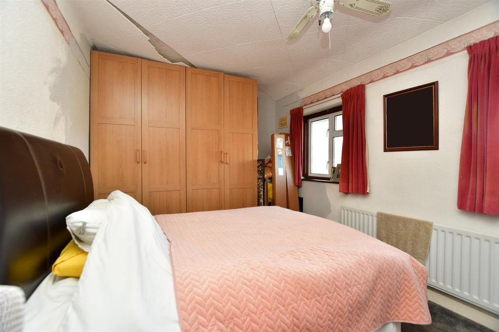 Regis Crescent, Sittingbourne, Kent 2 bed terraced house - £260,000